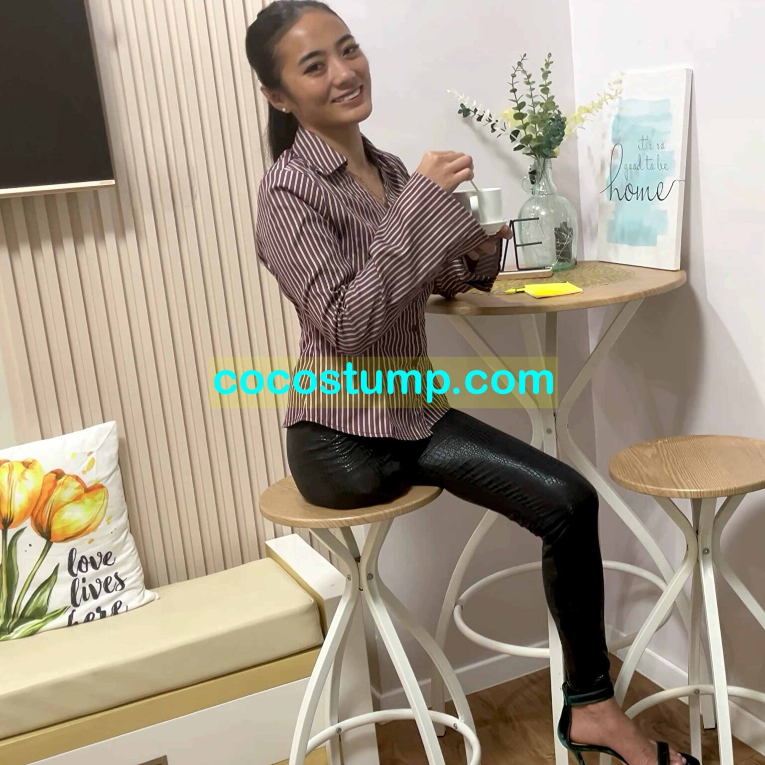Cathy fold up leather pants 4k – cocostump.com